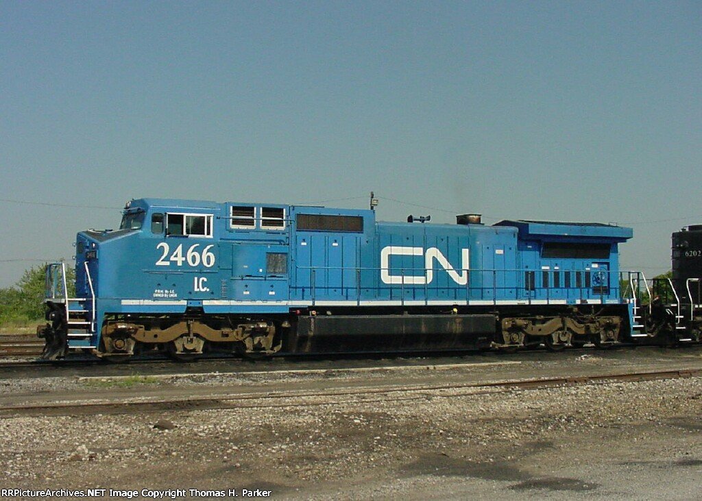 CN 2466 C40-8W